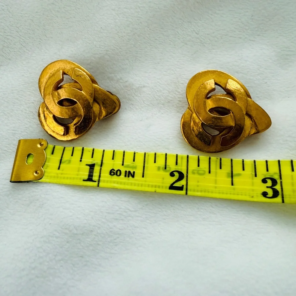 CHANEL | Jewelry | Vintage Chanel Cc Logo Gold Tone Clipon Earrings ...